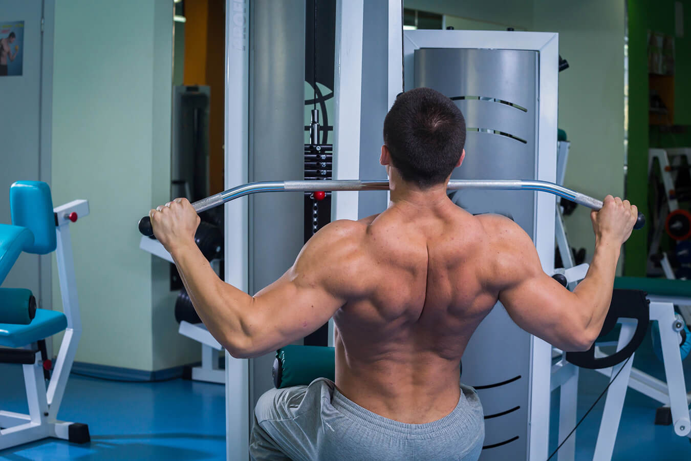 Lat Machine Avanti: Guida Completa all'Allenamento - La Palestra